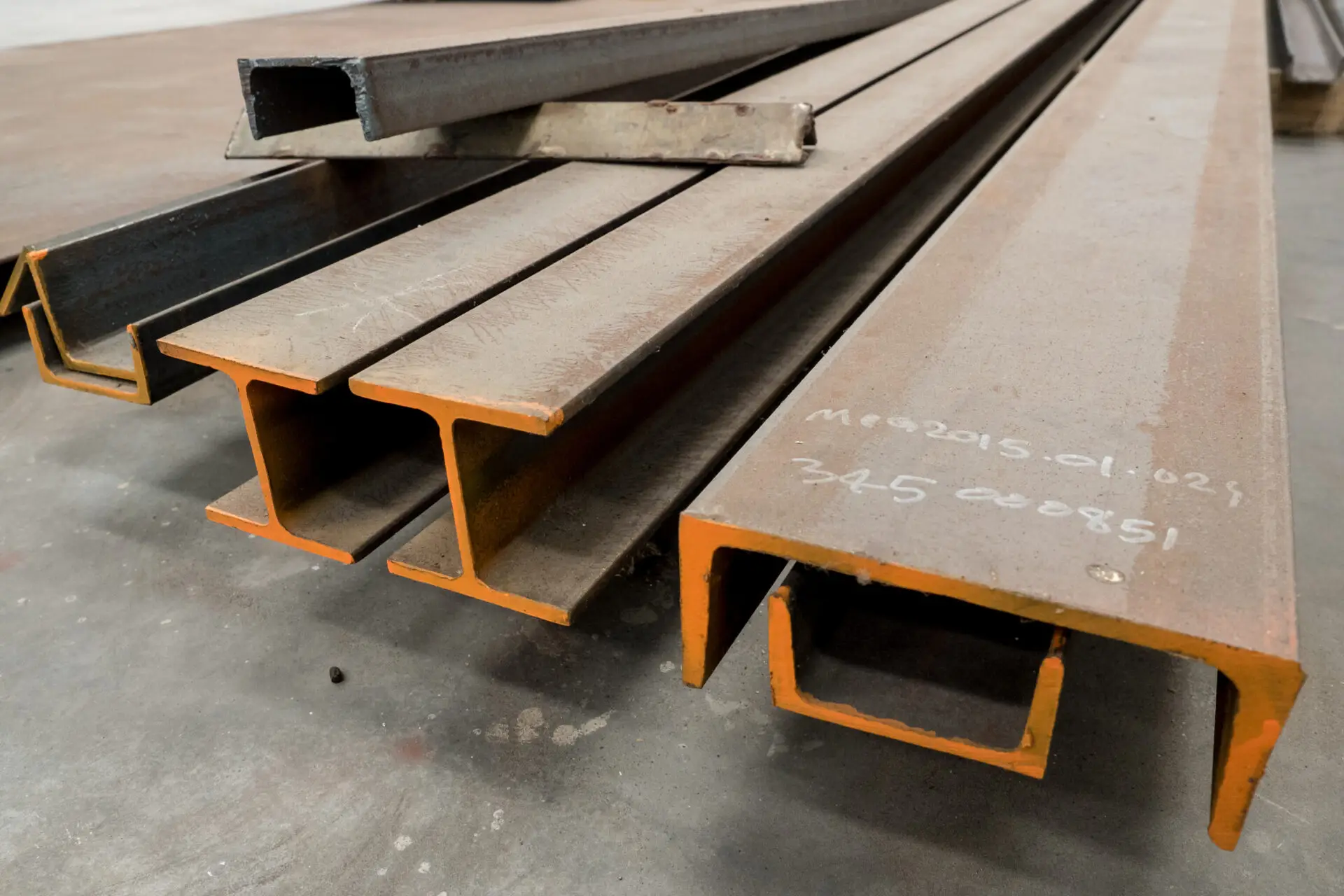 Stålbalkar i olika former från Armeringdirekt